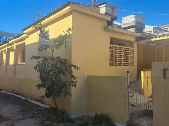 Casa / Sobrado para Locação em Carapicuíba/SP Centro 3 Quartos