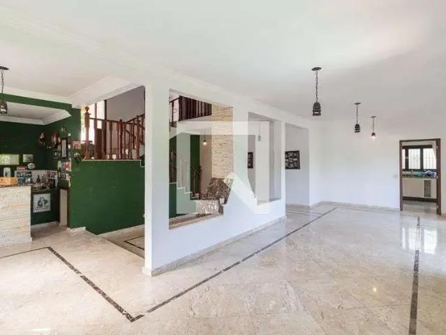 Casa / Sobrado para Locação em Carapicuíba/SP Chácara das Flores 3 Quartos