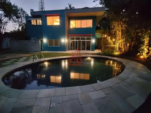 Casa / Sobrado para Locação em Carapicuíba/SP Jardim Marilu 6 Quartos