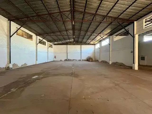 Casa / Sobrado para Locação em Cascavel/PR Santos Dumont 8 Quartos