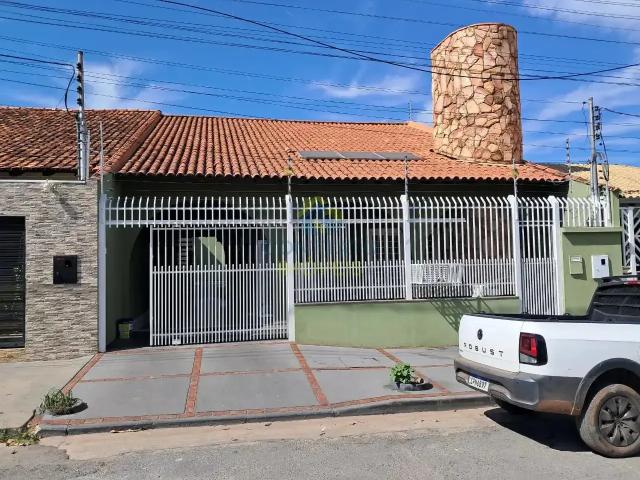 Casa / Sobrado para Locação em Cuiabá/MT Jardim dos Ipês 3 Quartos