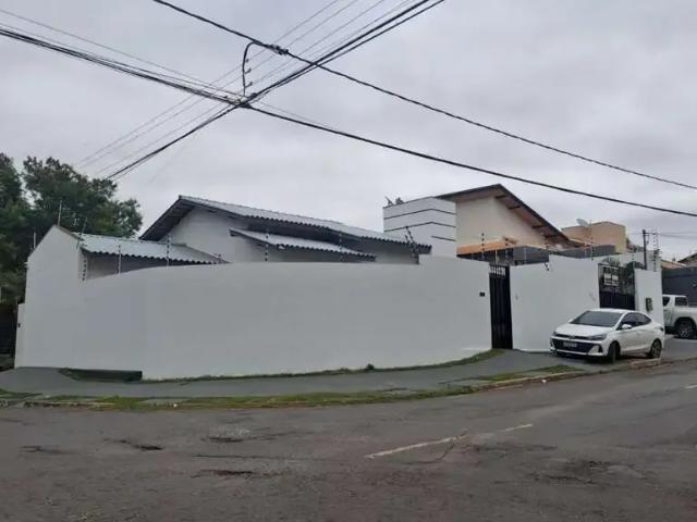 Casa / Sobrado para Locação em Cuiabá/MT Jardim Itália 3 Quartos