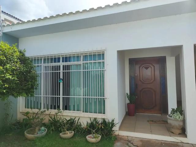 Casa / Sobrado para Locação em Cuiabá/MT Jardim Itália 3 Quartos