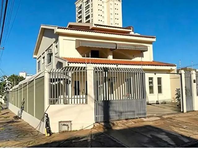 Casa / Sobrado para Locação em Cuiabá/MT Jardim Petrópolis 5 Quartos