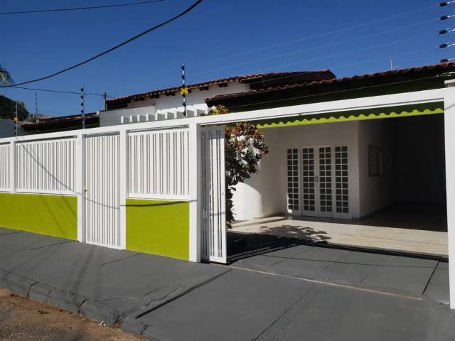 Casa / Sobrado para Locação em Cuiabá/MT Morada do Ouro II 4 Quartos