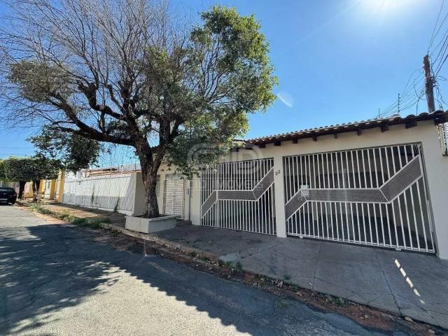 Casa / Sobrado para Locação em Cuiabá/MT Morada do Ouro Setor Oeste 3 Quartos