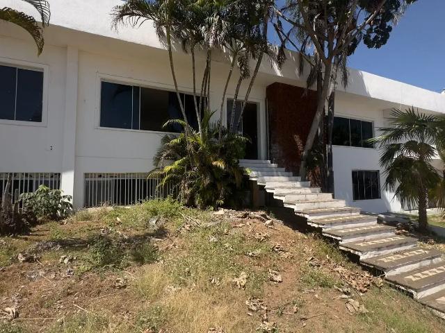 Casa / Sobrado para Locação em Cuiabá/MT Santa Rosa 8 Quartos