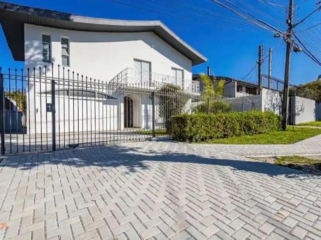 Casa / Sobrado para Locação em Curitiba/PR Tarumã 3 Quartos