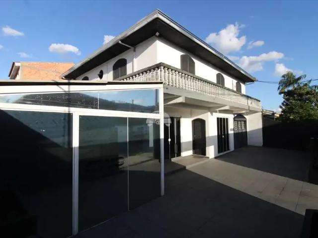 Casa / Sobrado para Locação em Curitiba/PR Xaxim 4 Quartos