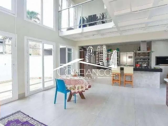 Casa / Sobrado para Locação em Curitiba/PR Alto da Rua XV 3 Quartos