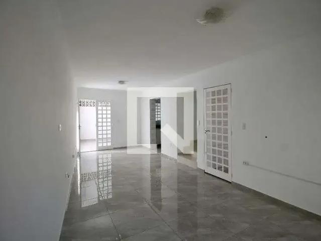 Casa / Sobrado para Locação em Curitiba/PR Bacacheri 3 Quartos