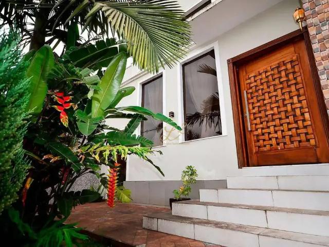 Casa / Sobrado para Locação em Curitiba/PR Bacacheri 6 Quartos