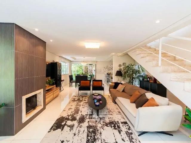 Casa / Sobrado para Locação em Curitiba/PR Campo Comprido 4 Quartos
