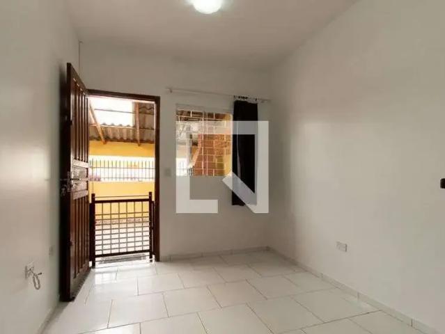 Casa / Sobrado para Locação em Curitiba/PR Campo de Santana 2 Quartos