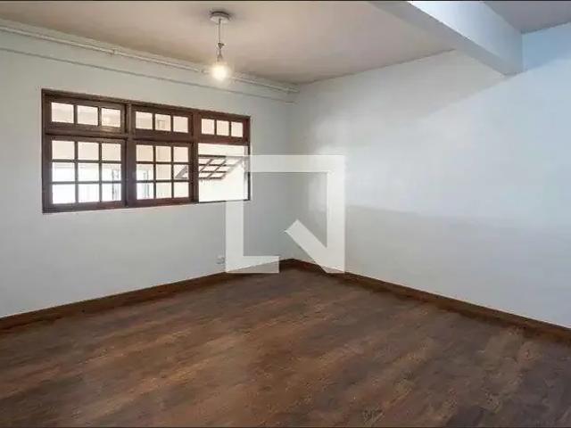 Casa / Sobrado para Locação em Curitiba/PR Cajuru 5 Quartos