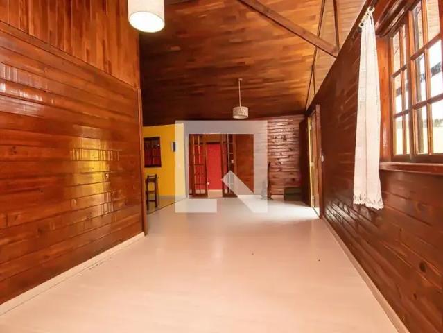 Casa / Sobrado para Locação em Curitiba/PR Fanny 3 Quartos