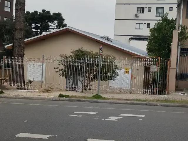 Casa / Sobrado para Locação em Curitiba/PR Guabirotuba 3 Quartos