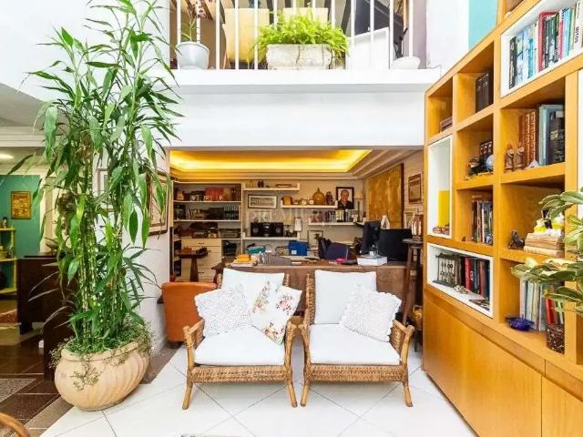 Casa / Sobrado para Locação em Curitiba/PR Jardim Social 4 Quartos