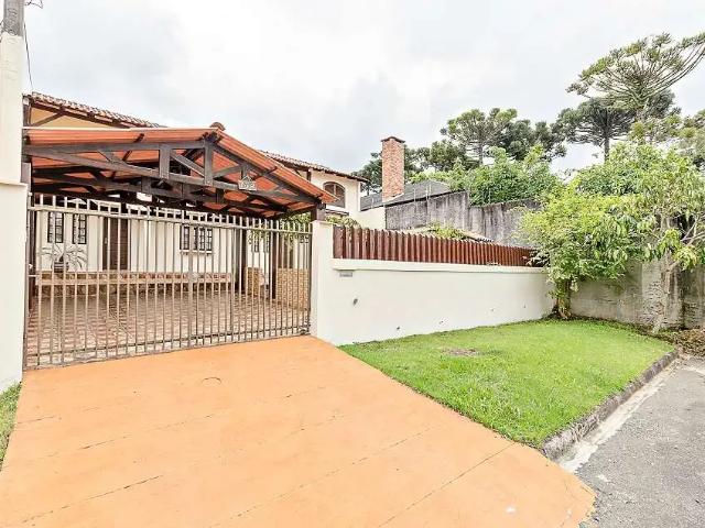 Casa / Sobrado para Locação em Curitiba/PR Mossunguê 5 Quartos