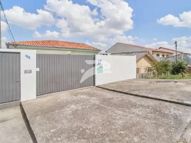 Casa / Sobrado para Locação em Curitiba/PR Novo Mundo 2 Quartos