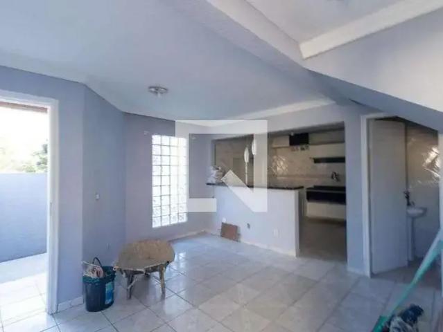 Casa / Sobrado para Locação em Curitiba/PR Novo Mundo 3 Quartos