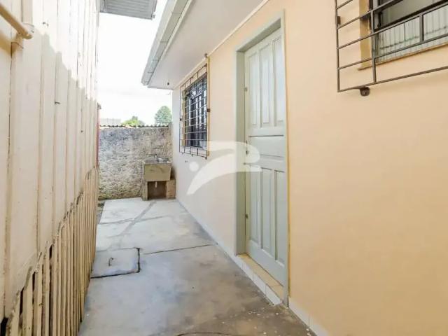 Casa / Sobrado para Locação em Curitiba/PR Pinheirinho 1 Quartos