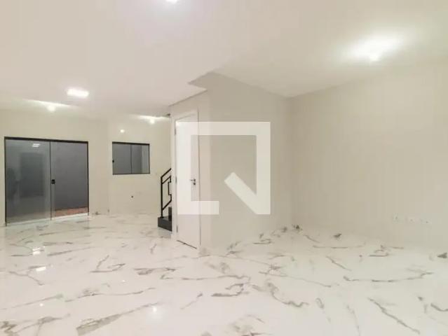 Casa / Sobrado para Locação em Curitiba/PR Pinheirinho 3 Quartos