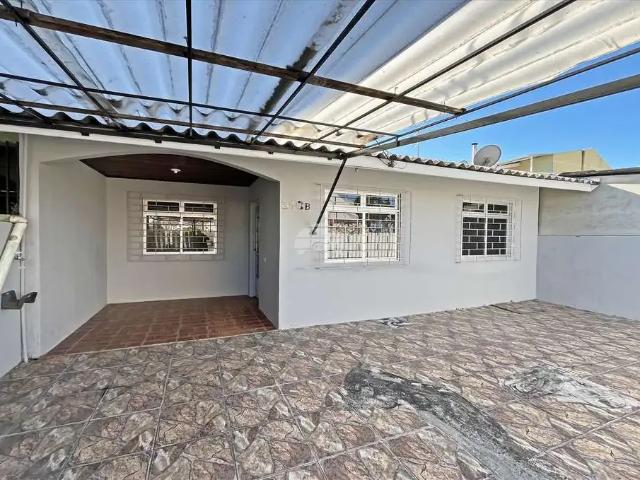 Casa / Sobrado para Locação em Curitiba/PR Pinheirinho 3 Quartos