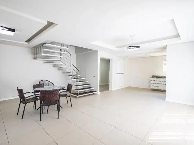 Casa / Sobrado para Locação em Curitiba/PR São Braz 4 Quartos