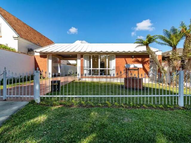 Casa / Sobrado para Locação em Curitiba/PR São Braz 3 Quartos