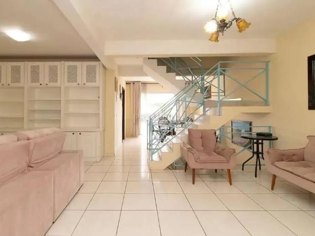 Casa / Sobrado para Locação em Curitiba/PR Santa Felicidade 3 Quartos