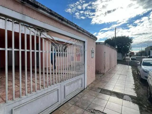 Casa / Sobrado para Locação em Agudos/SP Centro 3 Quartos