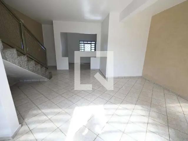 Casa / Sobrado para Locação em Aparecida de Goiânia/GO Vila Alzira 5 Quartos