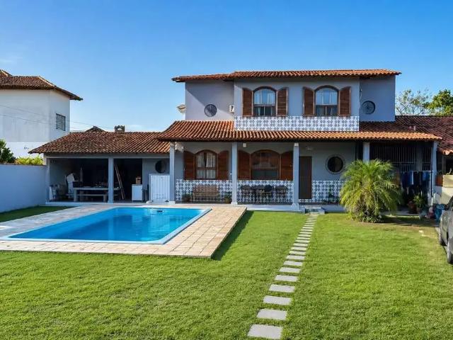 Casa / Sobrado para Locação em Araruama/RJ Coqueiral 4 Quartos