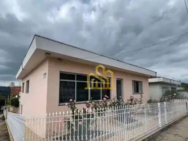 Casa / Sobrado para Locação em Atibaia/SP Centro 5 Quartos