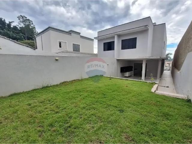 Casa / Sobrado para Locação em Atibaia/SP Jardim dos Pinheiros 3 Quartos