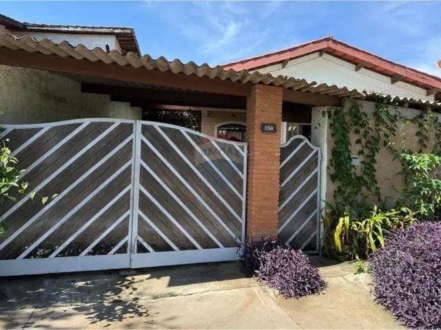 Casa / Sobrado para Locação em Atibaia/SP Jardim dos Pinheiros 4 Quartos