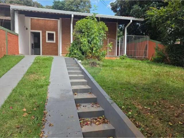 Casa / Sobrado para Locação em Atibaia/SP Jardim dos Pinheiros 4 Quartos
