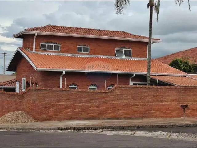Casa / Sobrado para Locação em Botucatu/SP Jardim Paraíso 4 Quartos