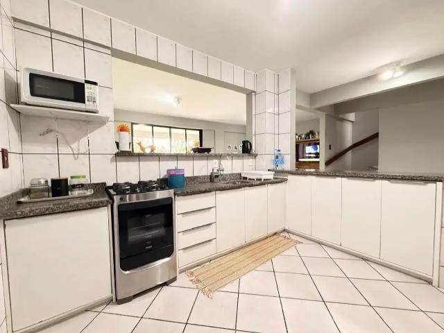 Casa / Sobrado para Locação em Bombinhas/SC Canto Grande 4 Quartos