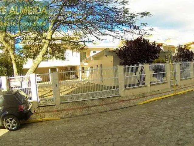 Casa / Sobrado para Locação em Bombinhas/SC Centro 3 Quartos