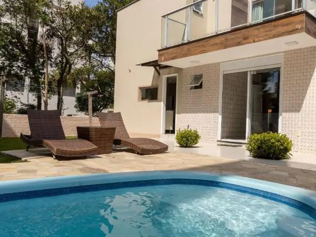 Casa / Sobrado para Locação em Bombinhas/SC Mariscal 3 Quartos