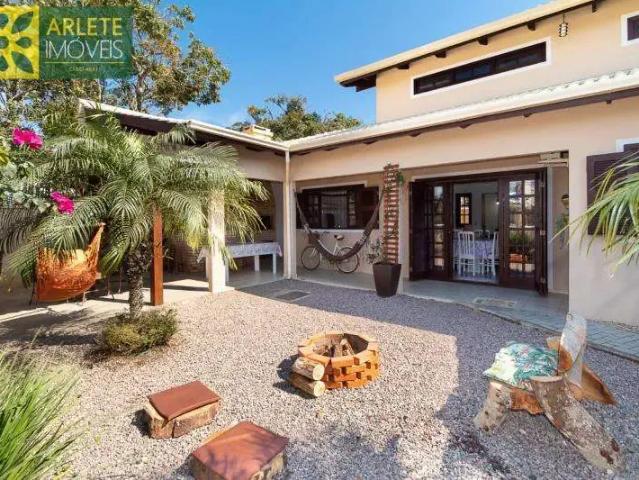 Casa / Sobrado para Locação em Bombinhas/SC Mariscal 3 Quartos