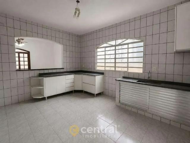 Casa / Sobrado para Locação em Bauru/SP Jardim Santana 4 Quartos