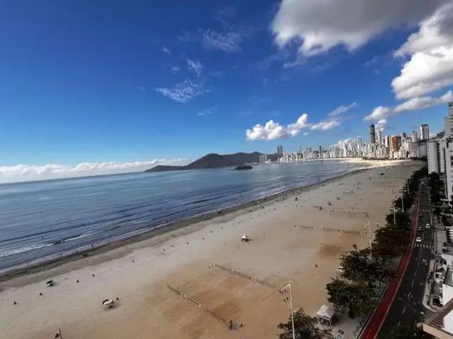 Casa / Sobrado para Locação em Balneário Camboriú/SC Centro 1 Quartos