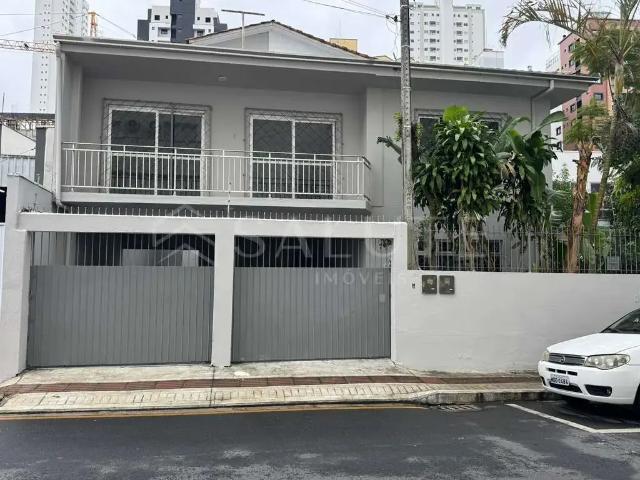 Casa / Sobrado para Locação em Balneário Camboriú/SC Centro 2 Quartos