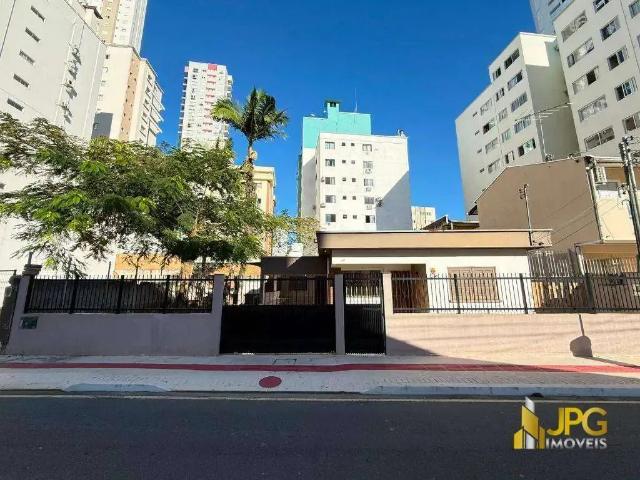 Casa / Sobrado para Locação em Balneário Camboriú/SC Centro 2 Quartos