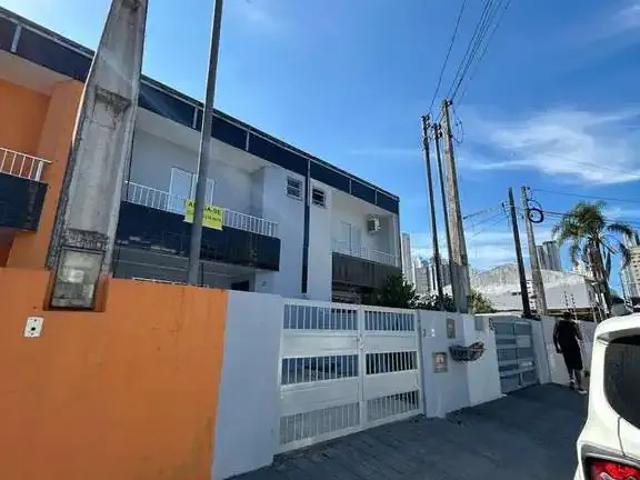 Casa / Sobrado para Locação em Balneário Camboriú/SC Centro 3 Quartos