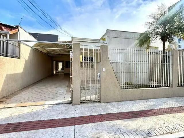 Casa / Sobrado para Locação em Balneário Camboriú/SC Centro 3 Quartos