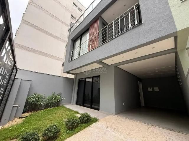 Casa / Sobrado para Locação em Balneário Camboriú/SC Centro 3 Quartos
